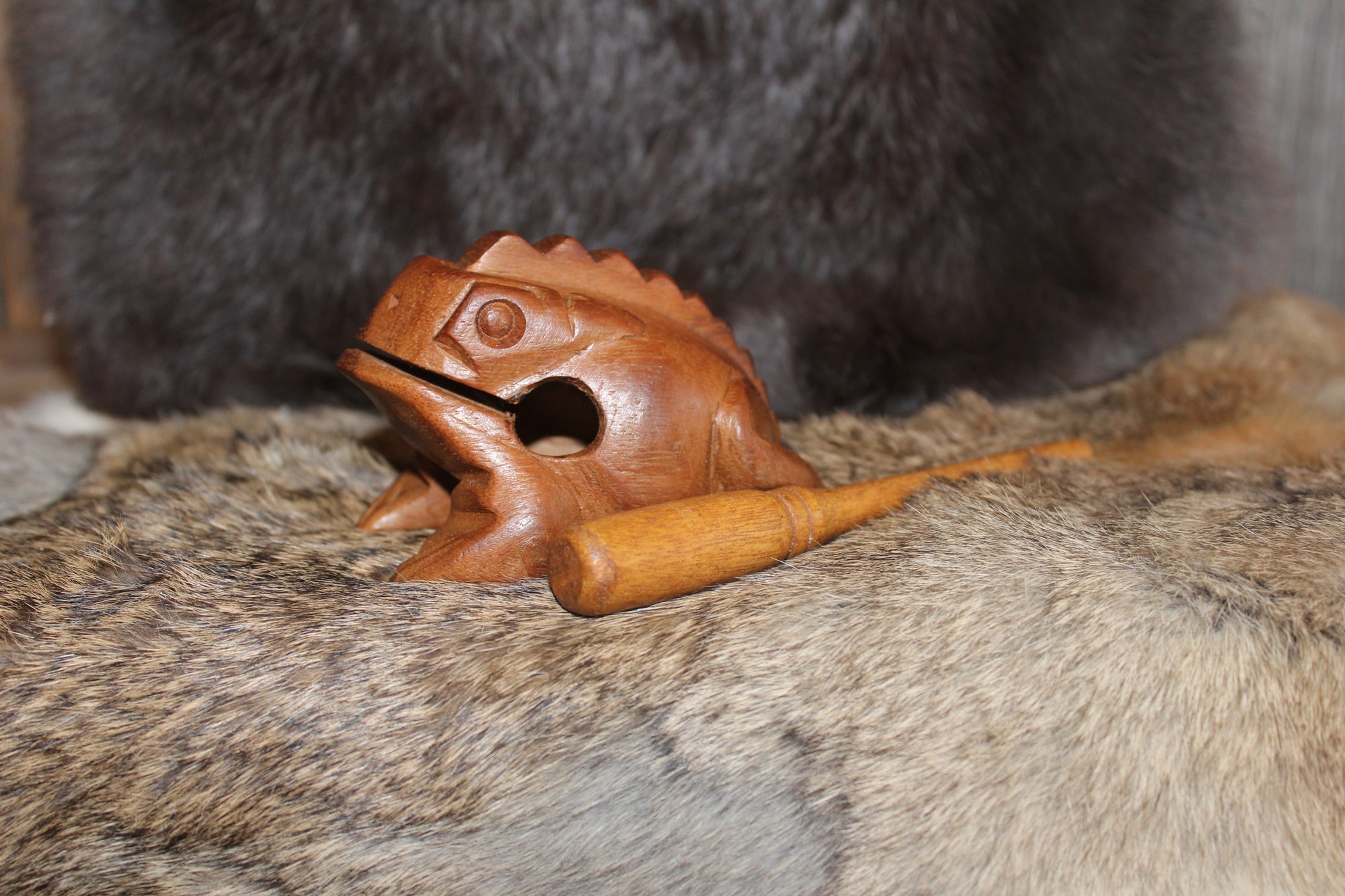 Medium Frog Music Maker – Bear Hollow Wood Carvers